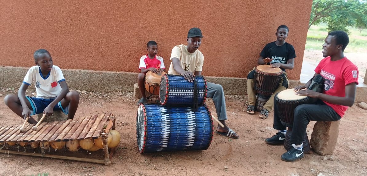 Bobo-Dioulasso : Des élèves et étudiants initiés au piano et au théâtre ...